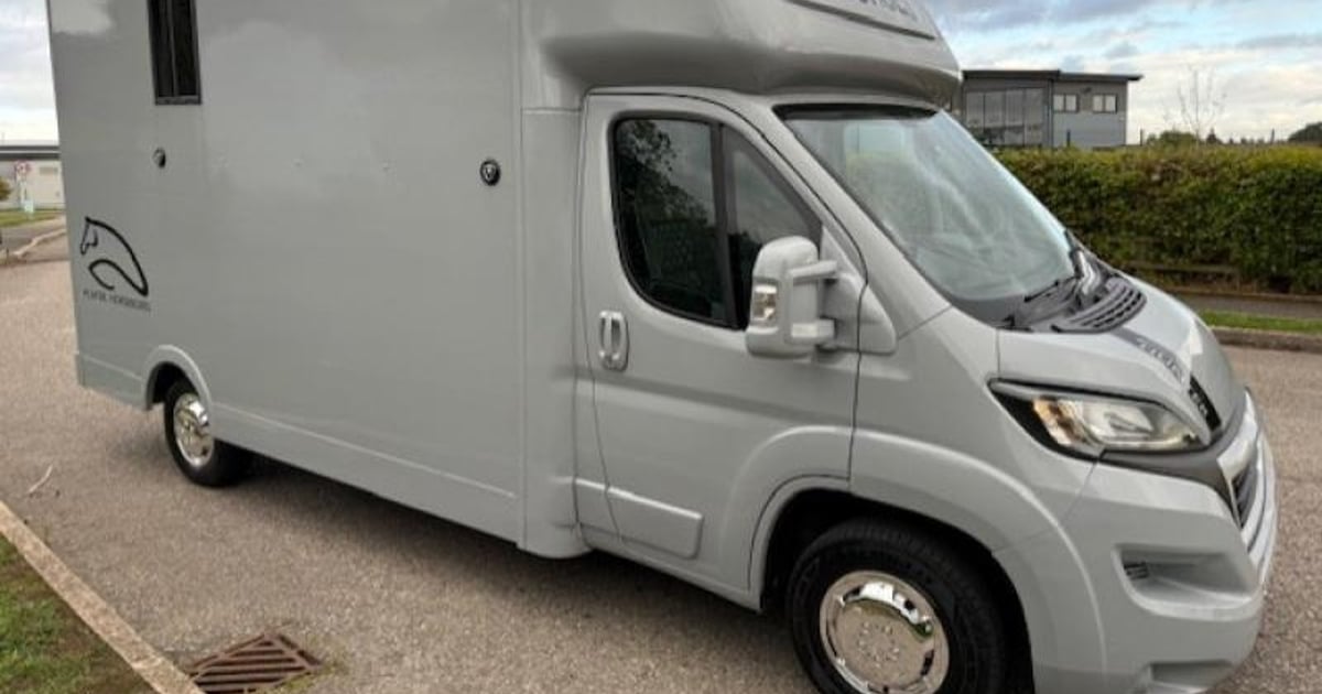 3.5T Peugeot Boxer Long Stall by Hunter Coach Builders