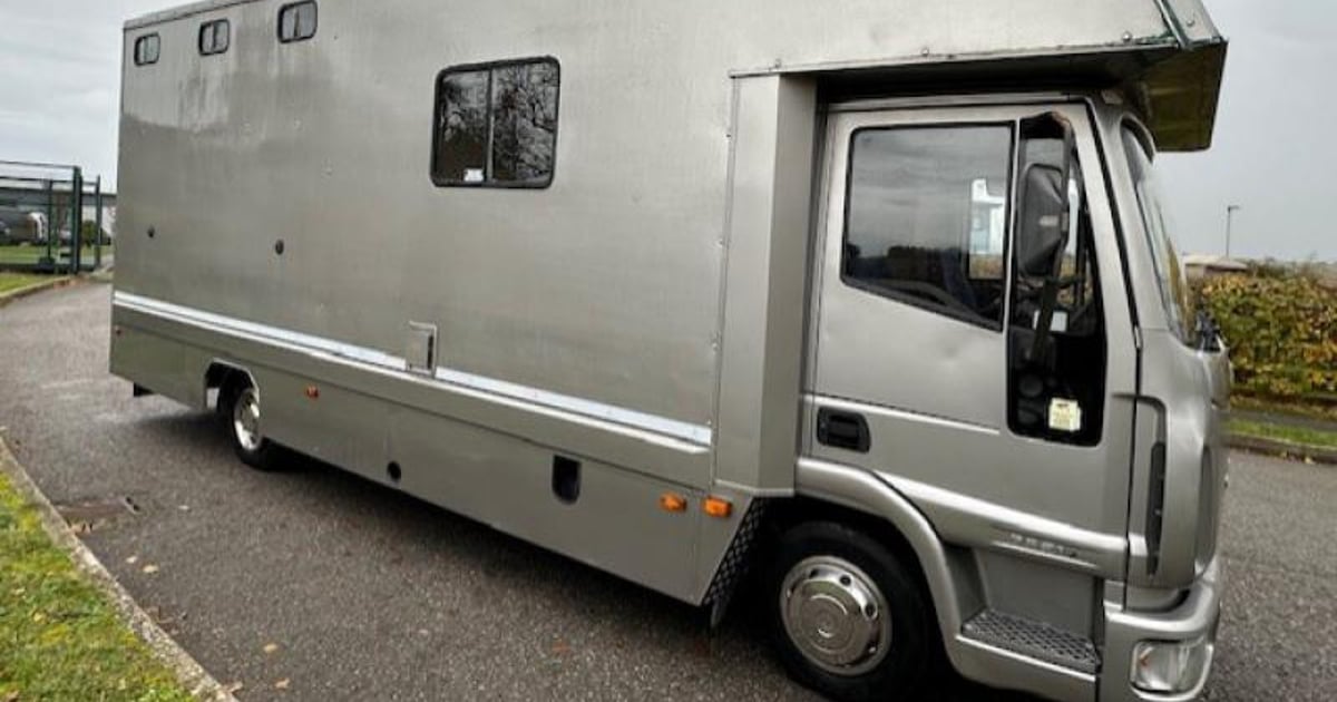 7.5t Build by Solitaire Coach Builders - Stalled for 3