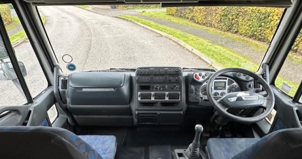 7.5t Build by Solitaire Coach Builders - Stalled for 3