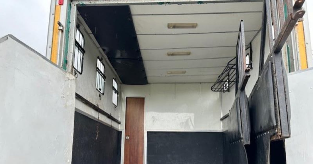 7.5t Build by Solitaire Coach Builders - Stalled for 3