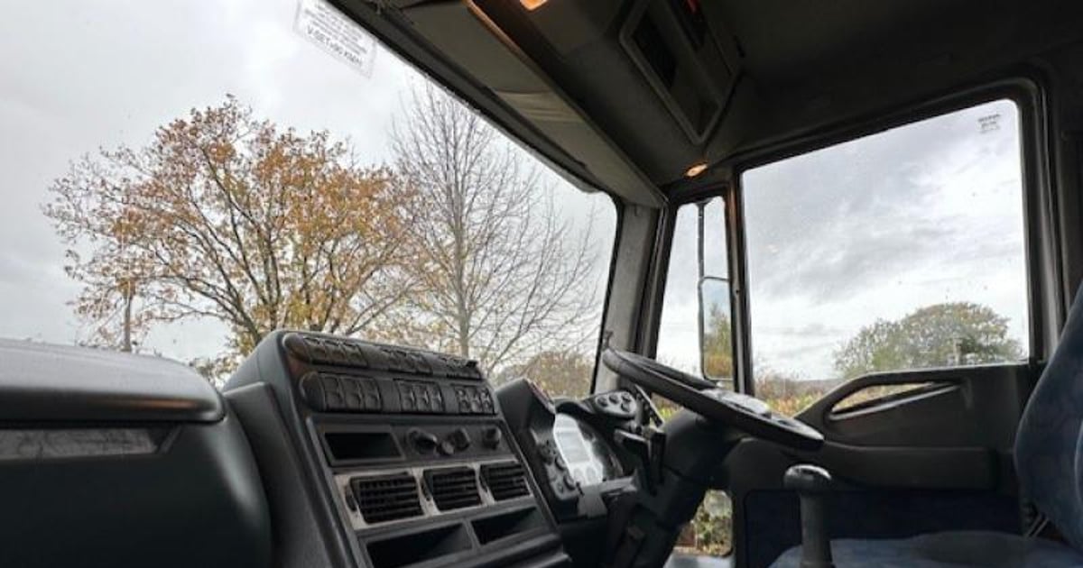 7.5t Build by Solitaire Coach Builders - Stalled for 3