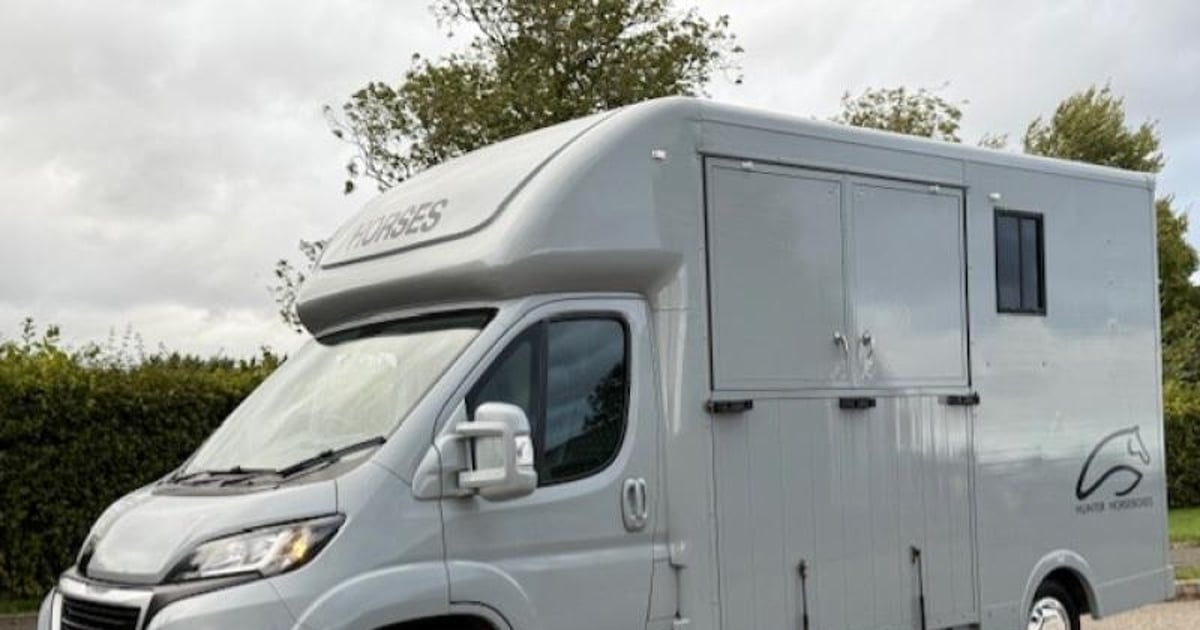 3.5T Peugeot Boxer Long Stall by Hunter Coach Builders